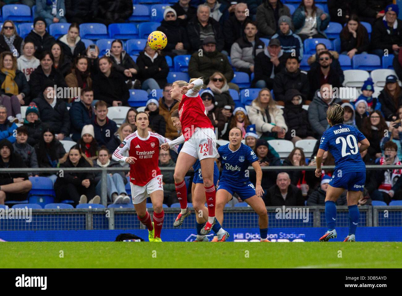 Alessia Russo (23 Arsenal) flicks the ball on from the edge of the box ...