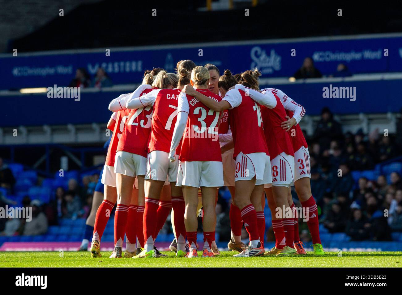 Arsenal team huddle ahead of kick off. Everton Women v Arsenal Women ...