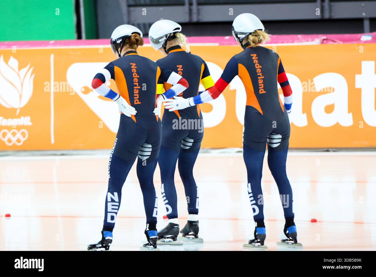 Hamar 20251214. A Dutch team rider fell during the women's team ...
