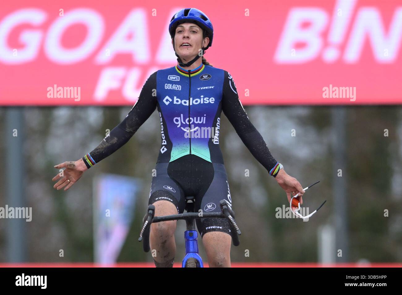 Dutch Lucinda Brand celebrates as she crosses the finish line to win ...