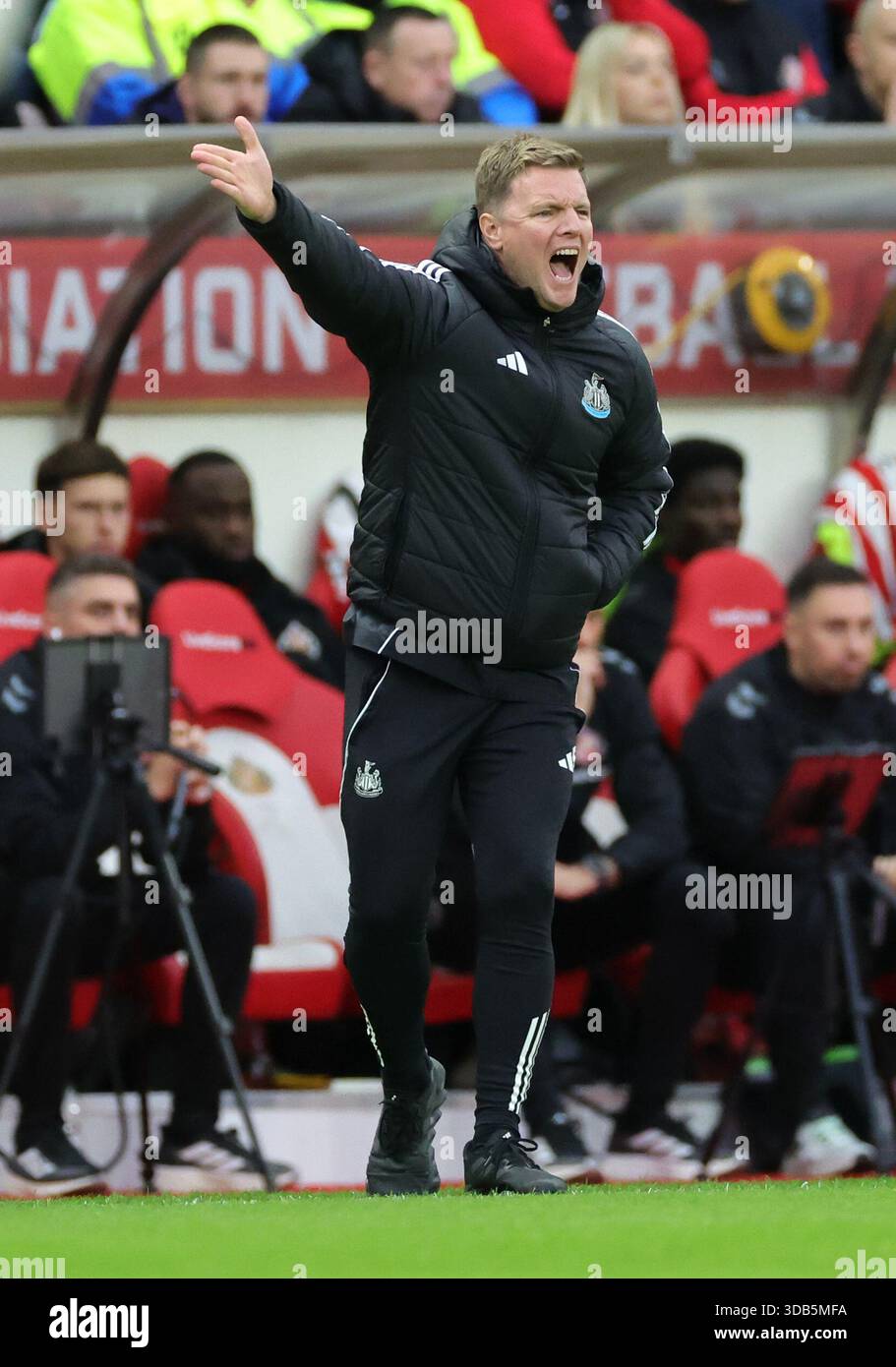 Newcastle United manager Eddie Howe instructs the players during the ...