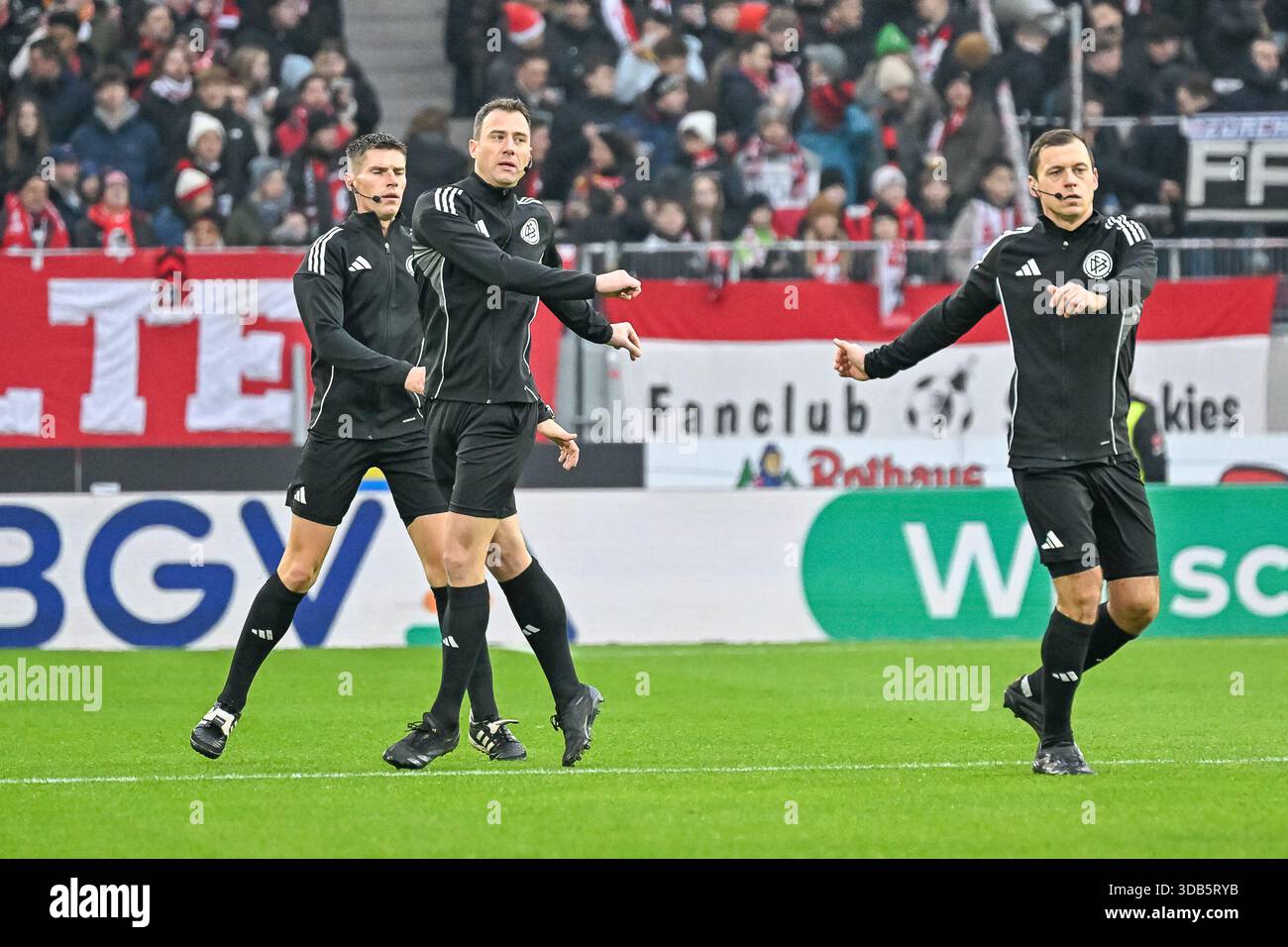Robert Kempter (Referee Assistant), Felix Zwayer(Soccer [referee ...