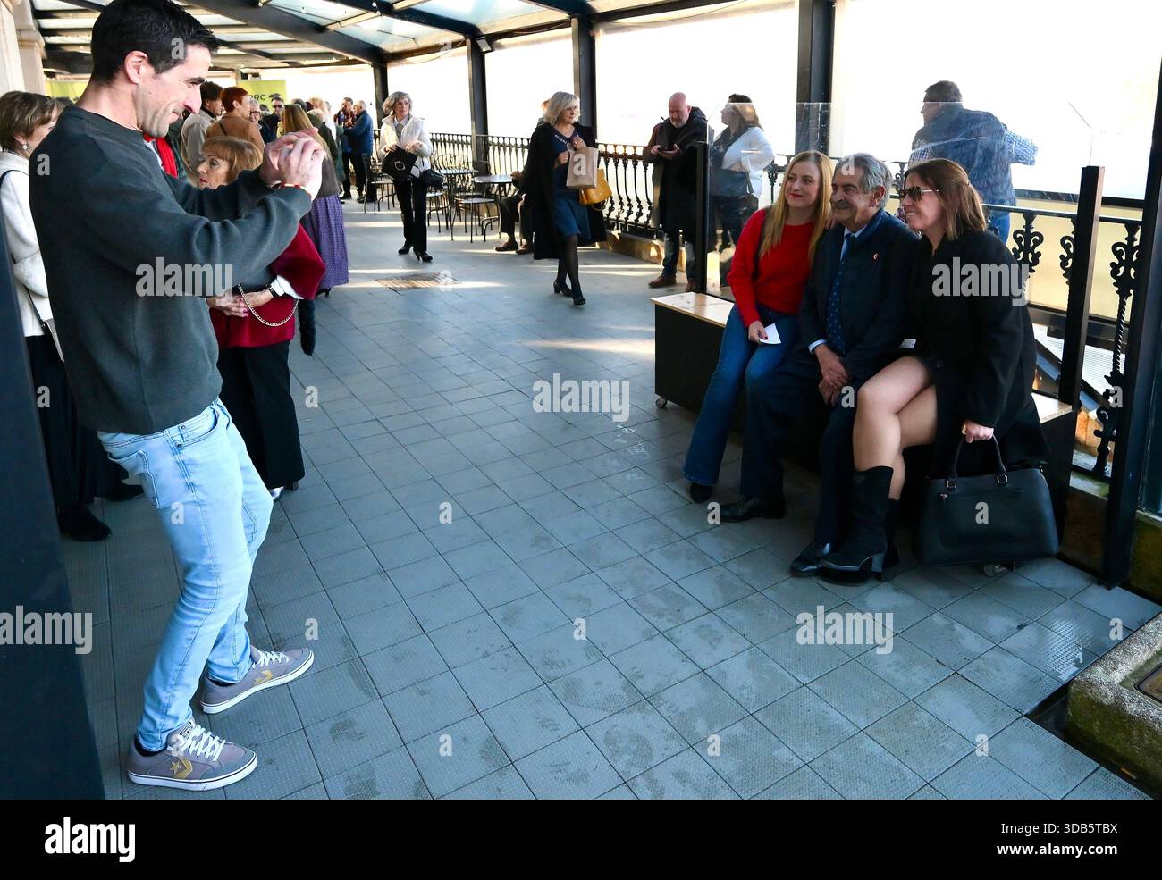 The secretary general of the PRC, Miguel Angel Revilla (2r), during the ...