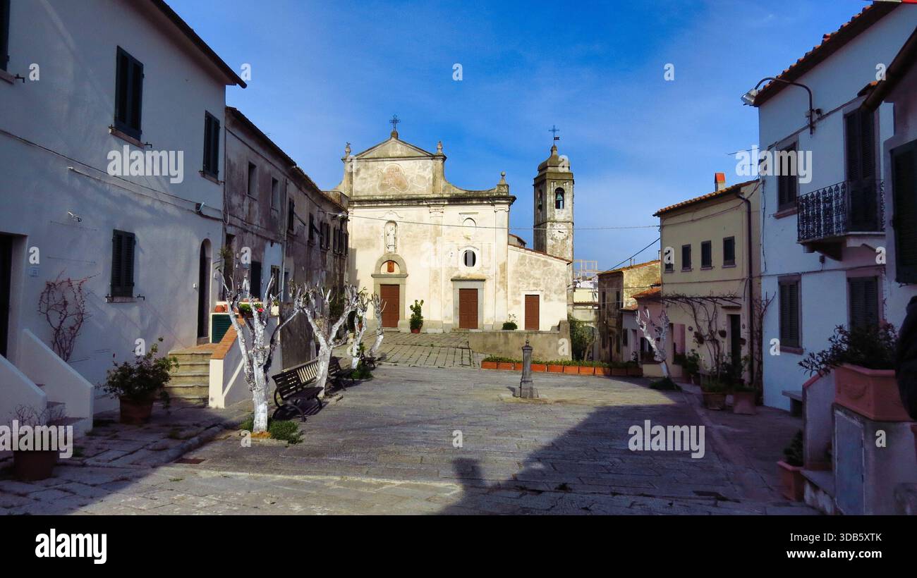 Quiet town square benches flowers hi-res stock photography and images ...