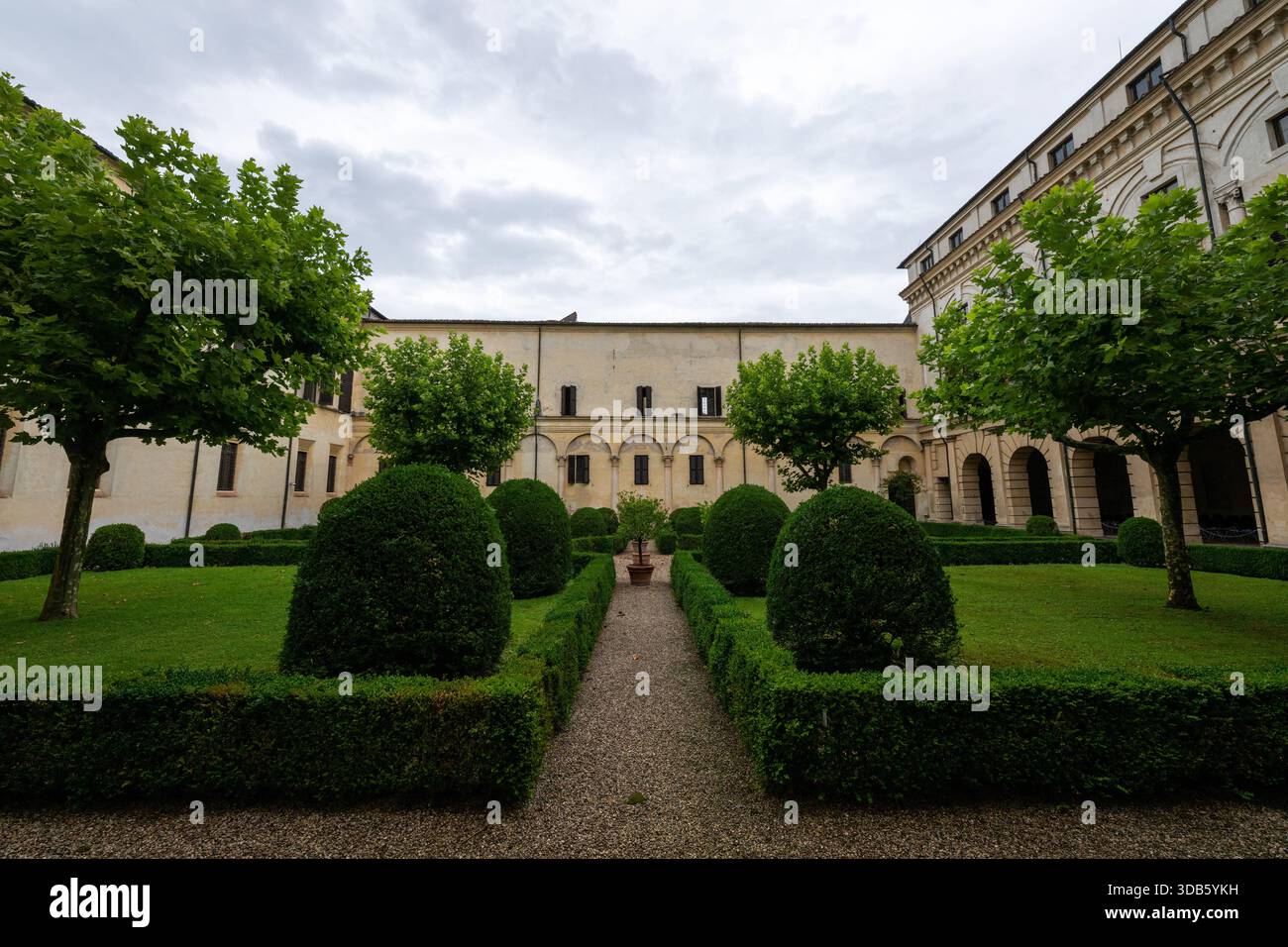 Featuring symmetrical paths hi-res stock photography and images - Alamy