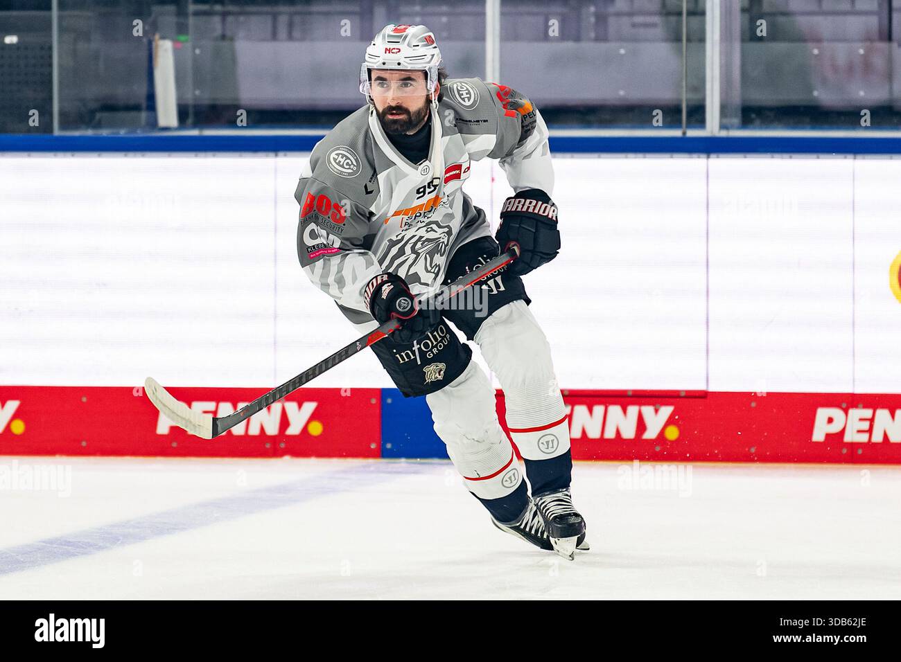 Charlie Gerard (Nuremberg Ice Tigers, #95) during warm-up GER, EHC Red ...