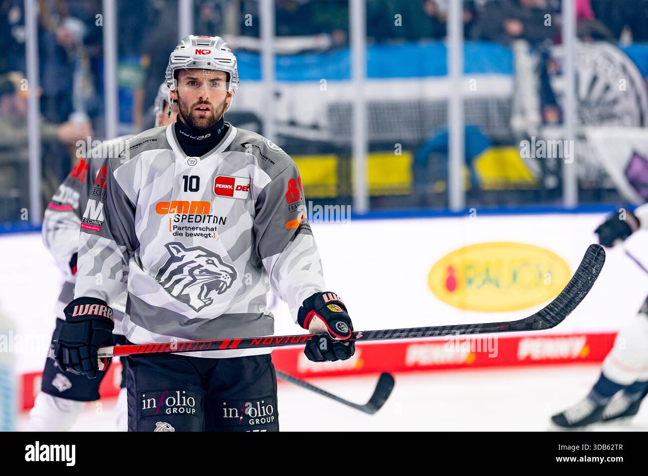 Evan Barratt (Nuremberg Ice Tigers, #10) during warm-up GER, EHC Red ...