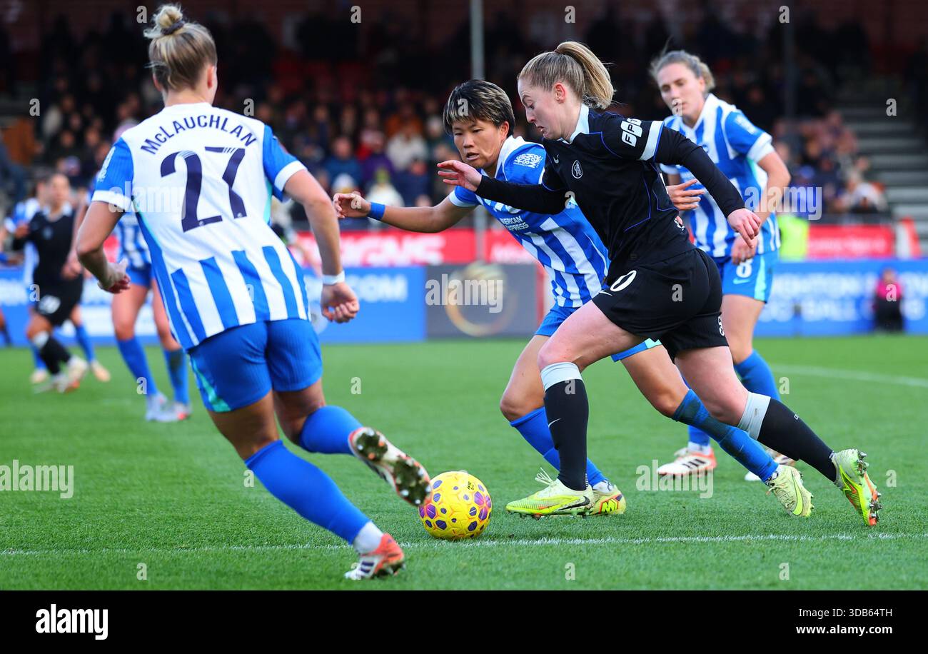 Crawley, UK 14th December, 2025 : Keira Walsh of Chelsea breaks into ...