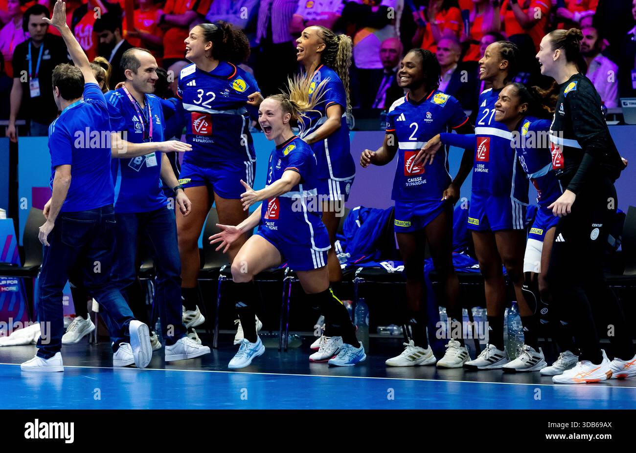 ROTTERDAM - The French women celebrate their victory in the consolation ...