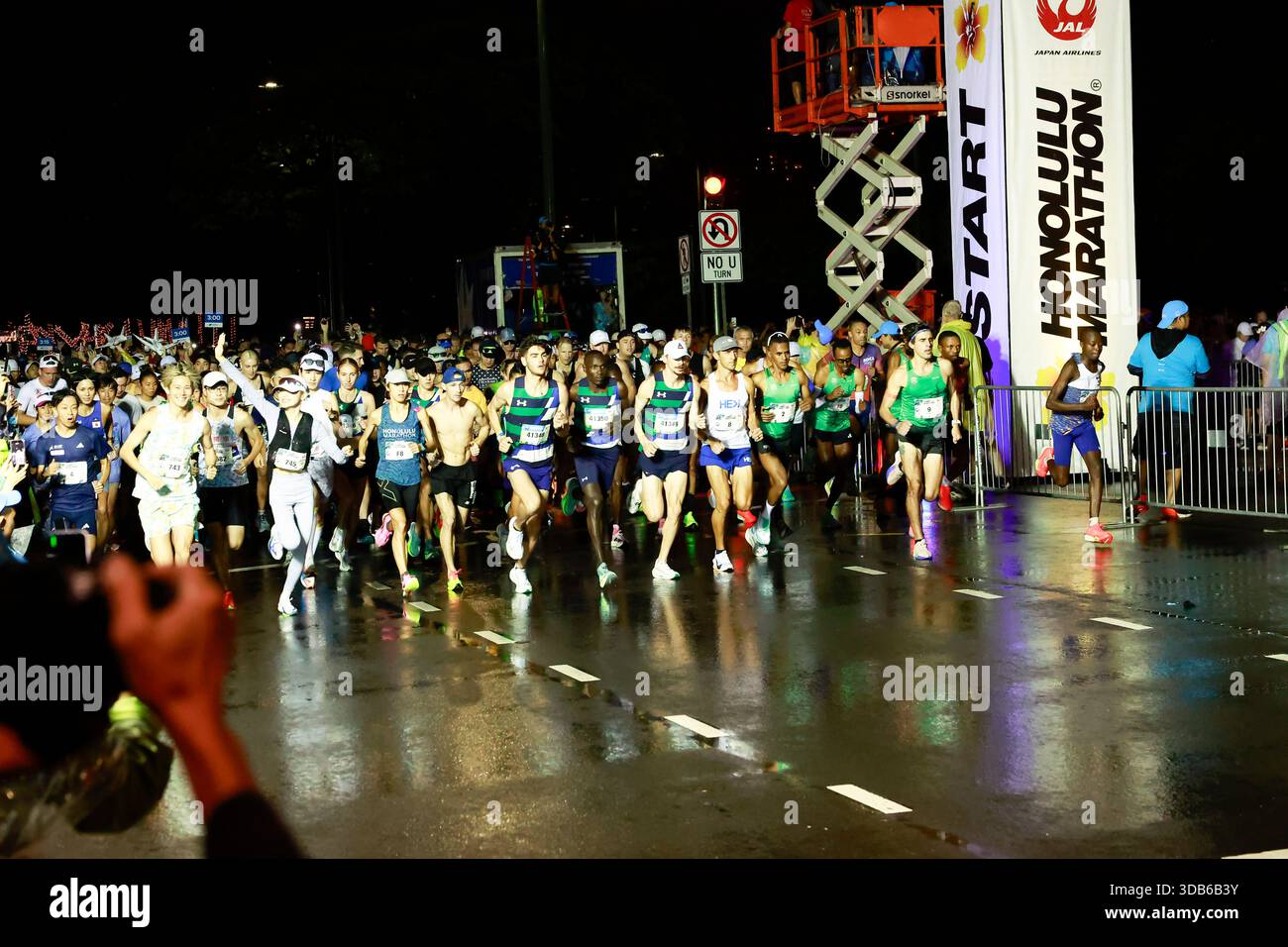 December 14, 2025, Honolulu, Hawaii, USA: Runners start at the 2025 ...