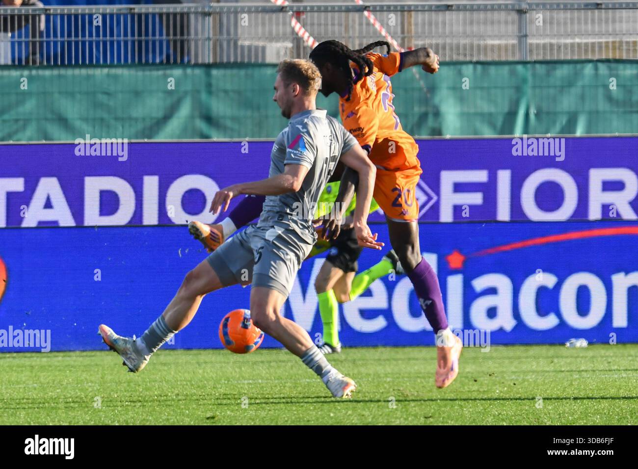 Bioty Moise Kean (Fiorentina) shoots towards the goal against Victor ...