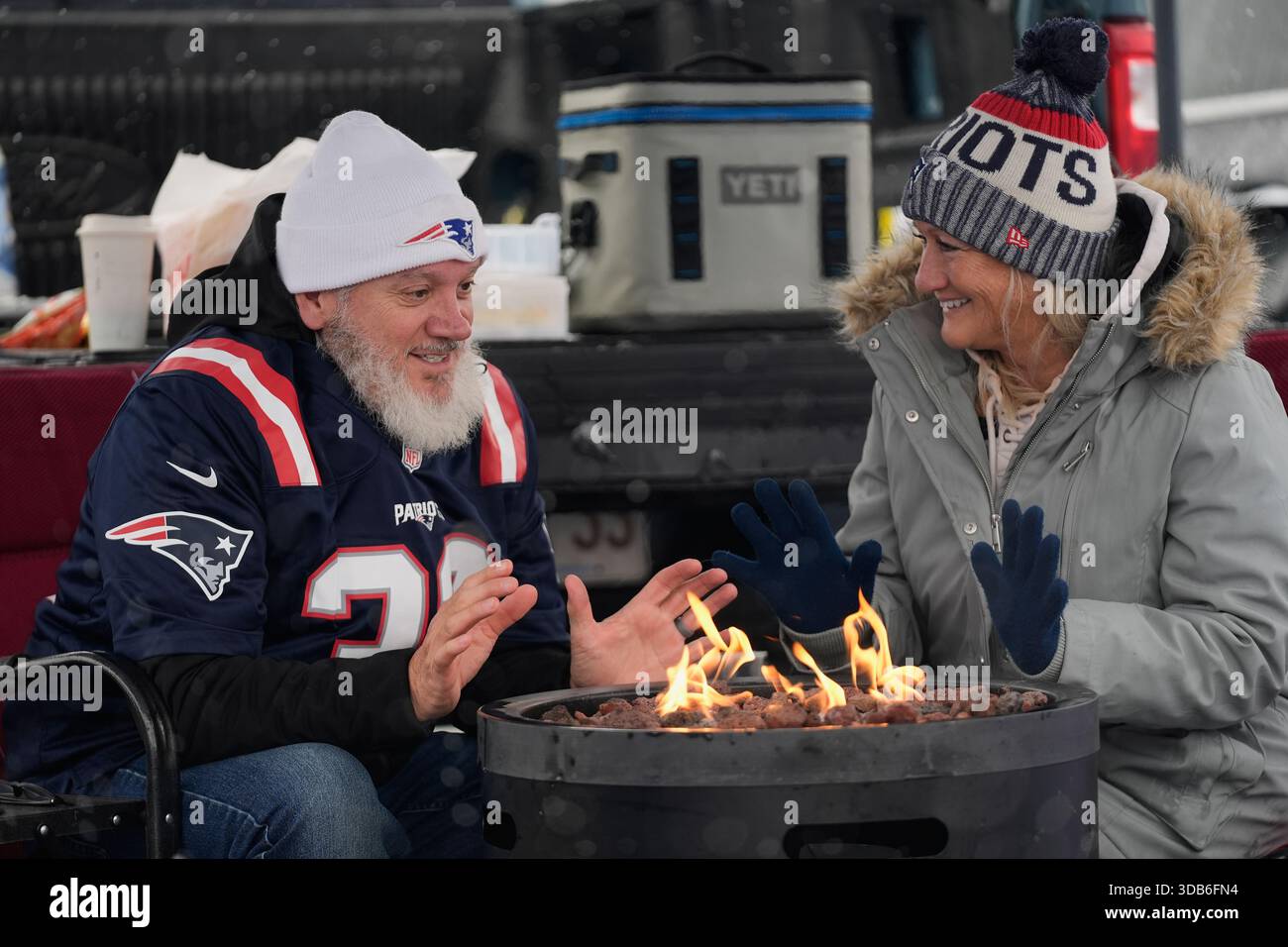 David Zalandi, left, and Michelle Arsenault, both of Billerica, Mass ...