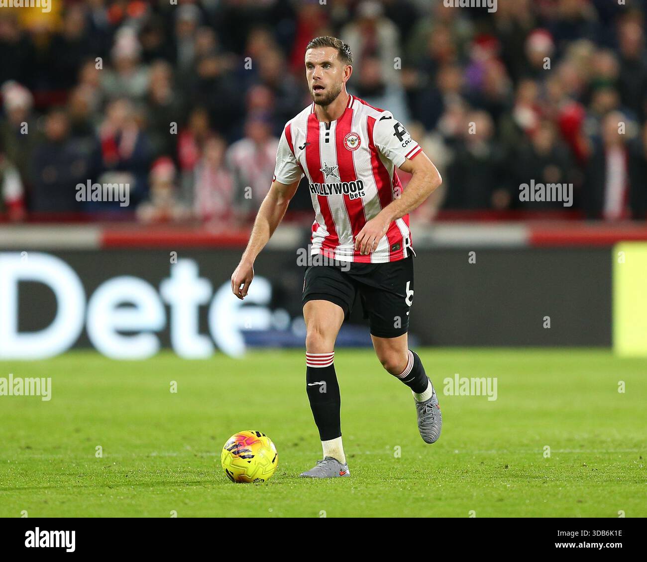 London, England, December 14 2025: Jordan Henderson (6 Brentford ...