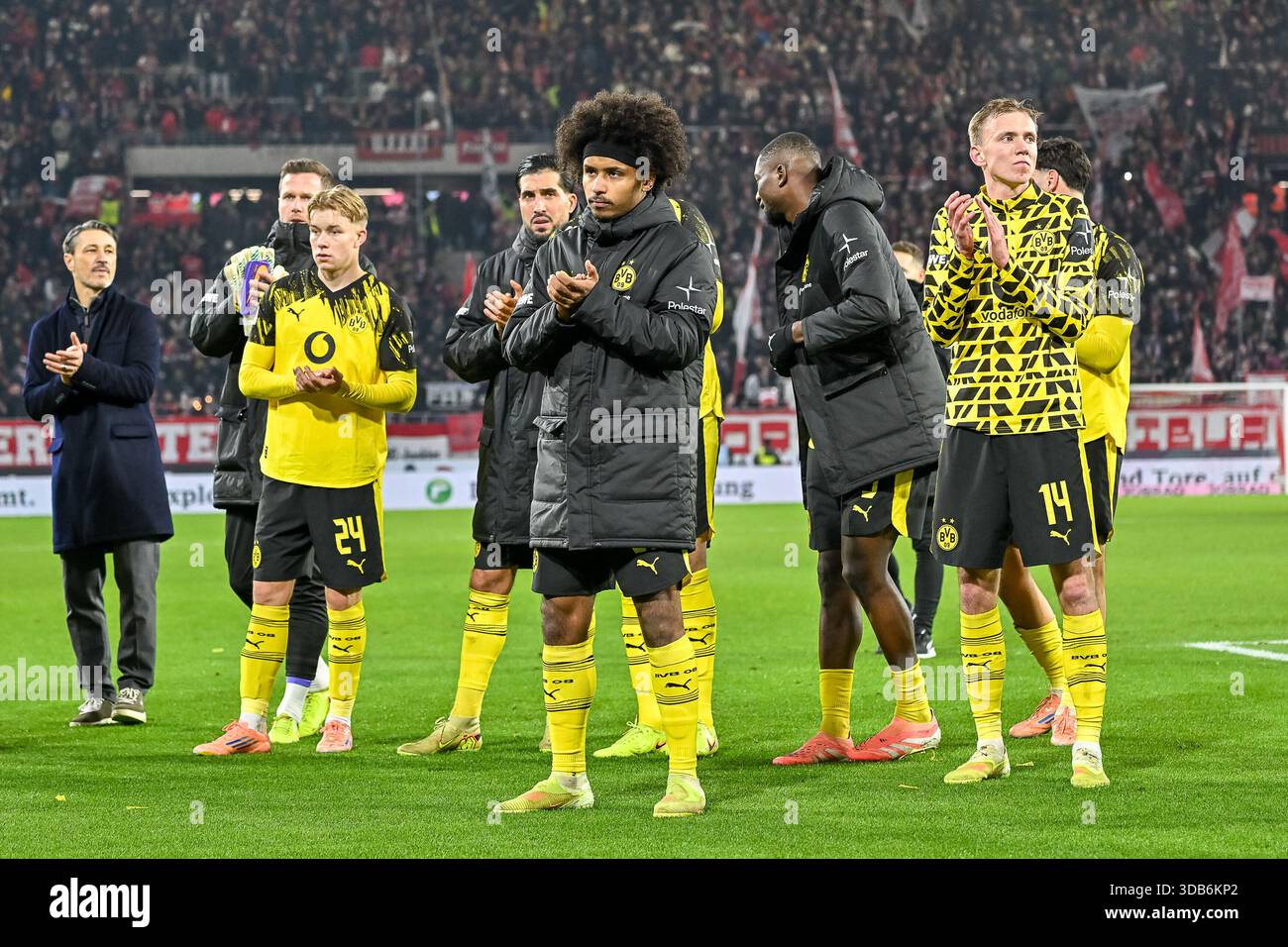 Niko Kovac (Borussia Dortmund, Head Coach), Daniel Svensson (Borussia ...