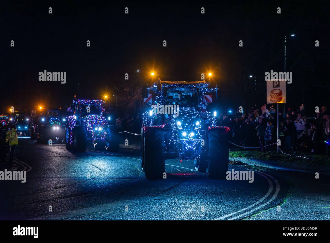 Basildon Christmas Tractor Run 2025 leaving the New Holland plant ...
