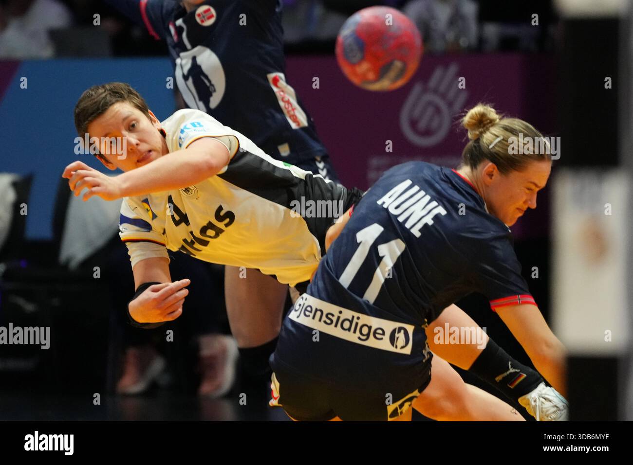Alina Grijseels of Germany shoots by Malin Larsen Aune of Norway durin ...