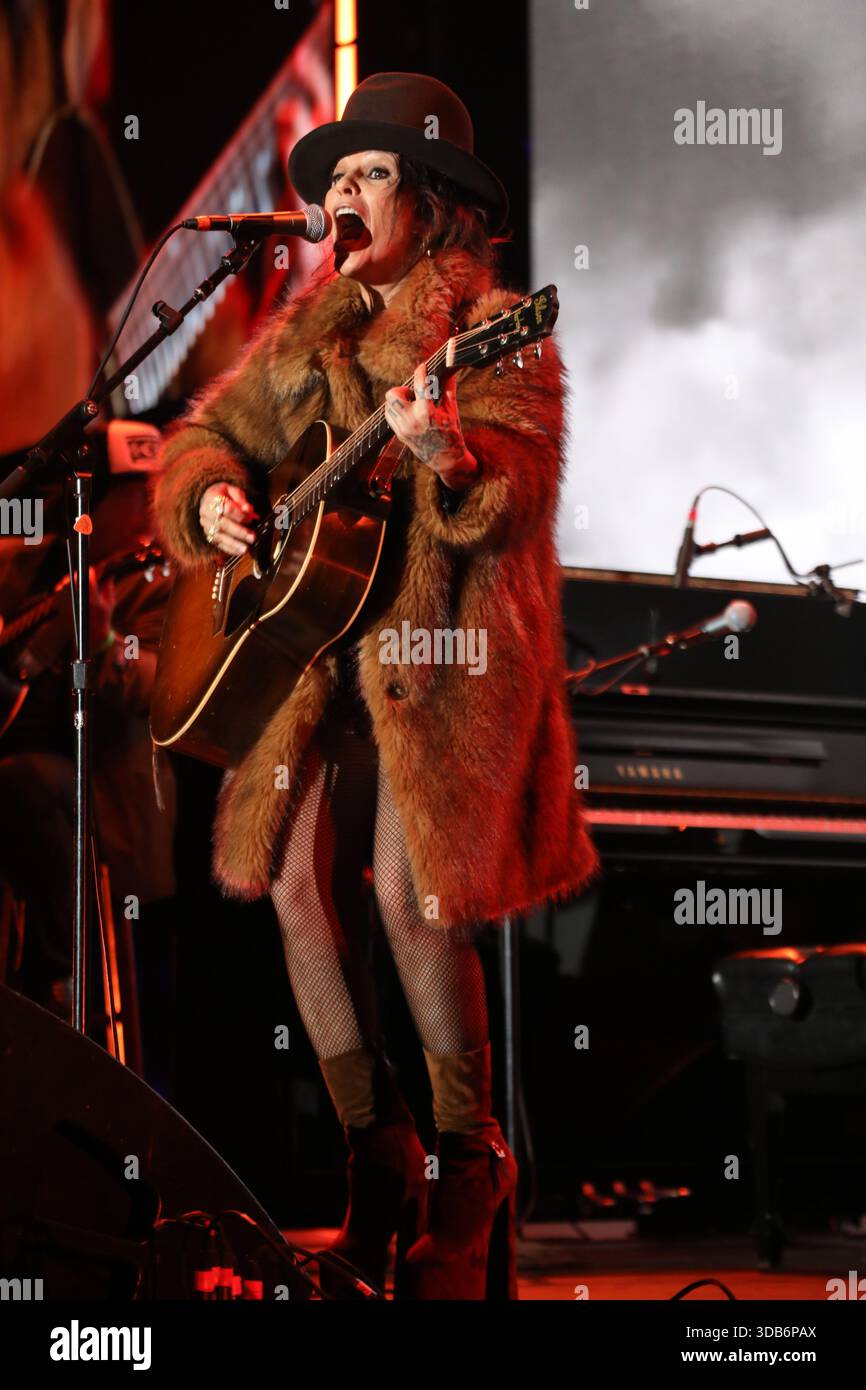 Photo by: gotpap/STAR MAX/IPx 2025 12/13/25 Linda Perry at the KRQQ ...