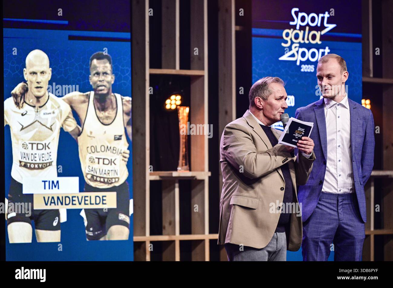 Sports journalist Karl Vannieuwkerke and Belgian Tim Van De Velde ...