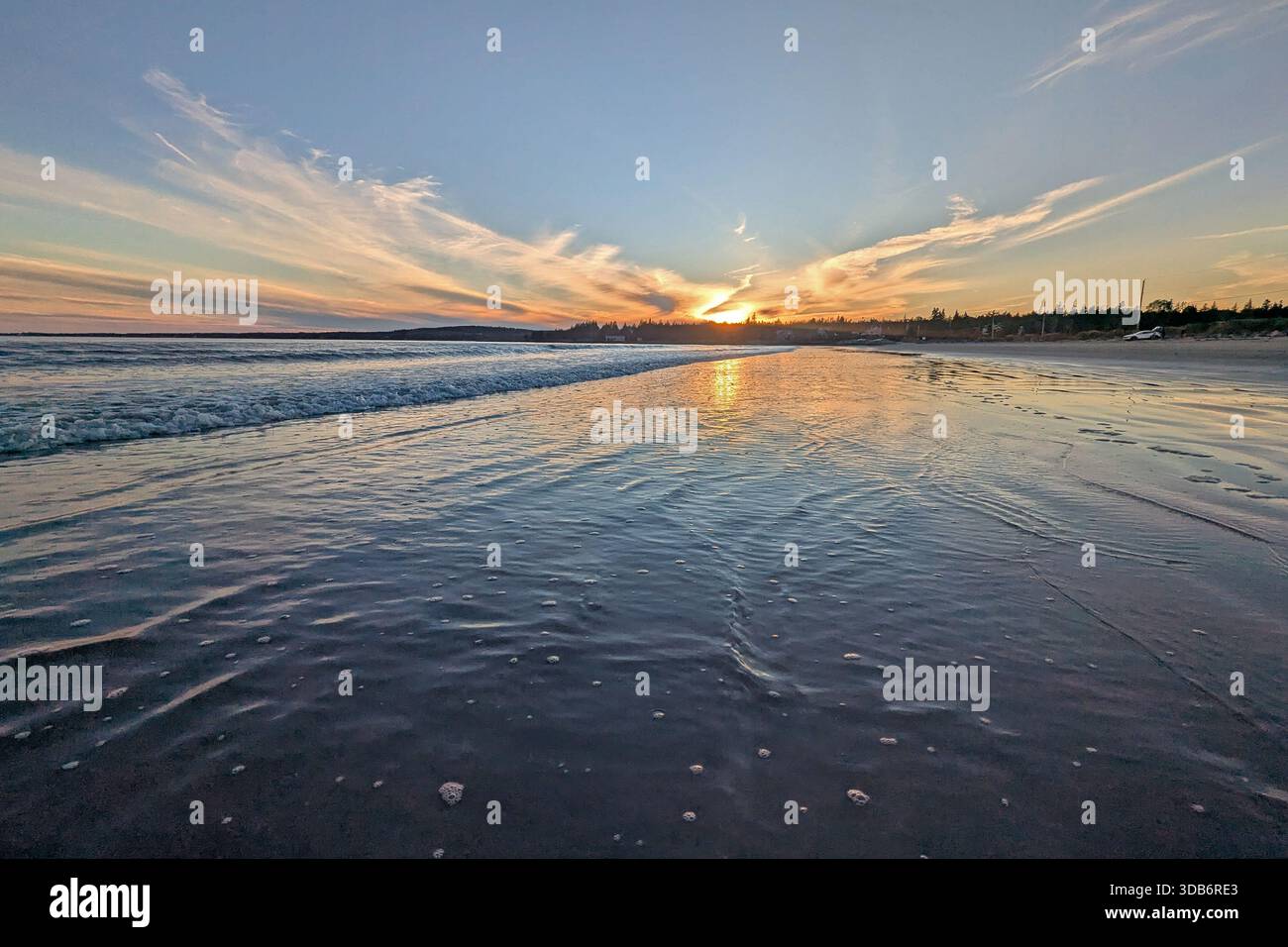 Calm ocean waves reflecting sunset hi-res stock photography and images ...