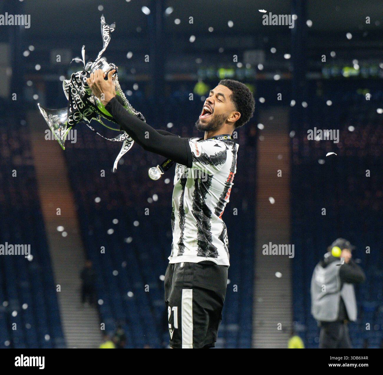 GLASGOW, SCOTLAND - DECEMBER 14: St Mirren's Miguel Freckleton ...