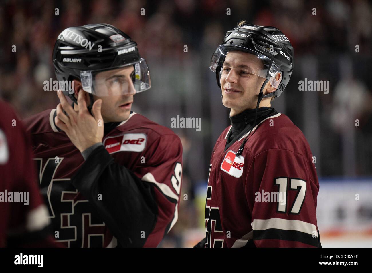 Jan Luca Sennhenn (Cologne Sharks, Defense, #17); PENNY DEL; Cologne Sharks-Adler Mannheim on 14 ...