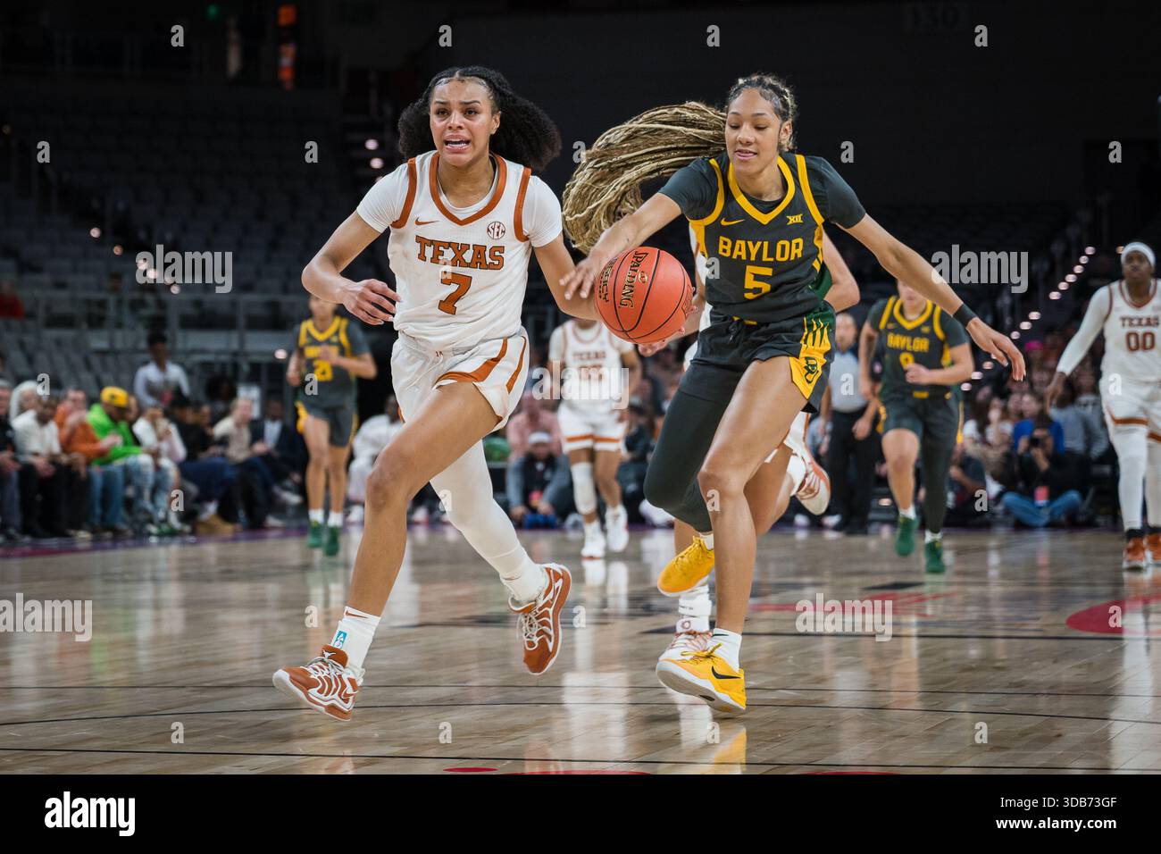 Baylor forward Darianna Littlepage-Buggs (5) reaches for the ball off ...