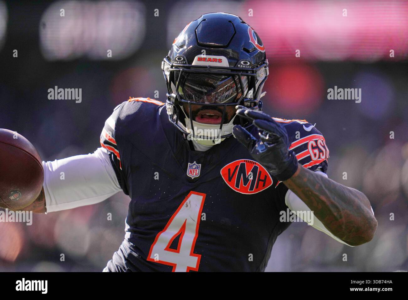 Chicago Bears running back D'Andre Swift (4) carries for a touchdown in ...