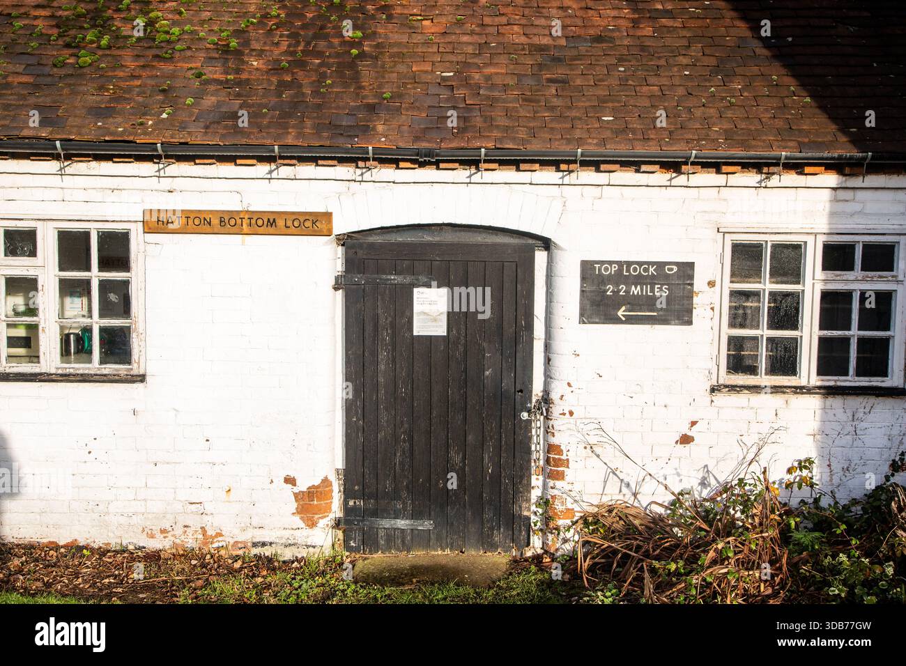 The lock keeper's cottage at the bottom of the 21 locks of Hatton Locks ...