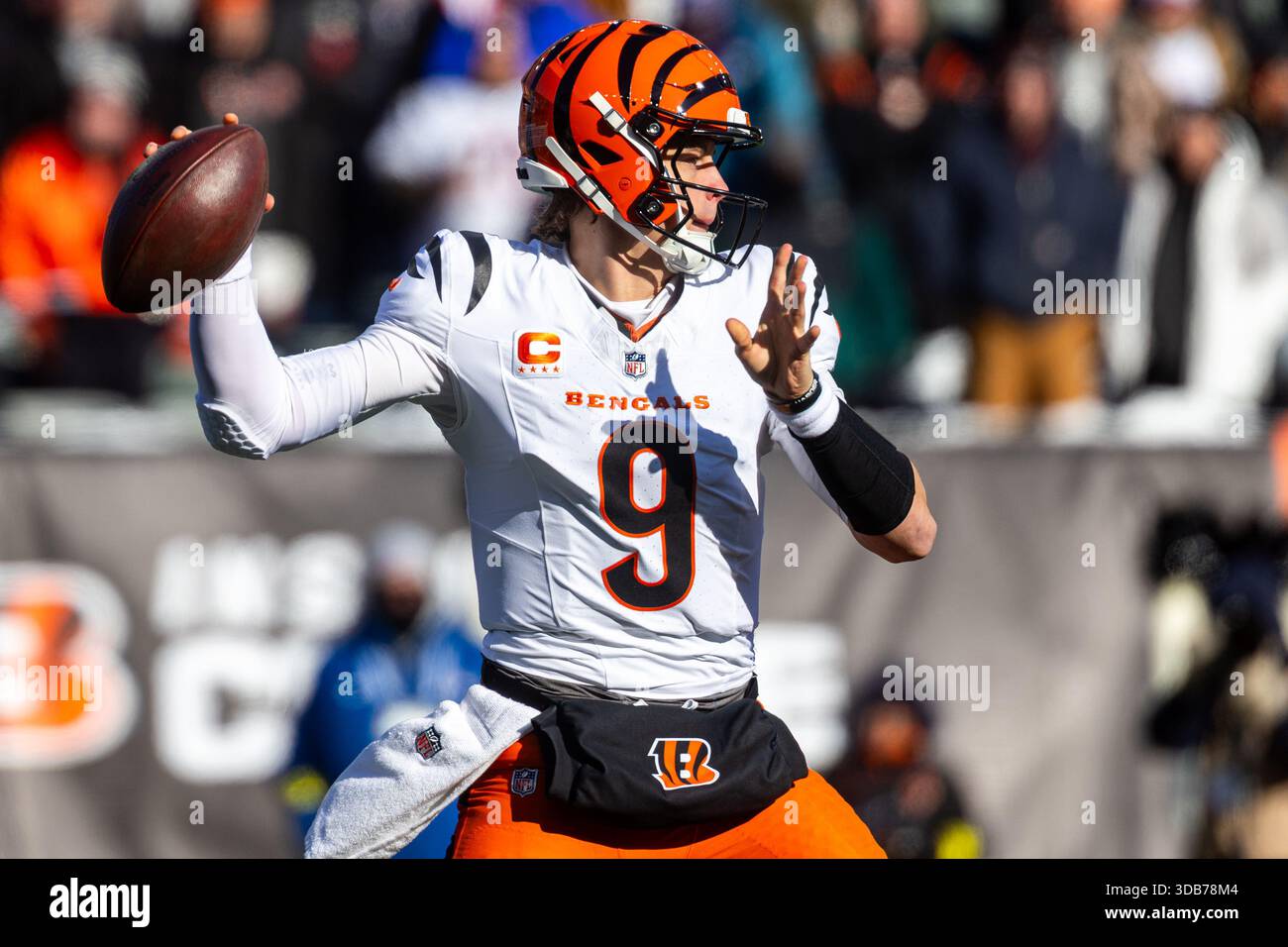 December 14, 2025: Cincinnati Bengals quarterback Joe Burrow (9) passes ...
