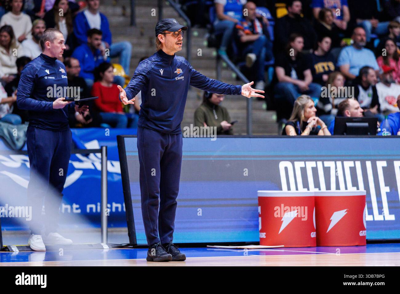Coach Björn Harmsen (Science City Jena) Game of the easycredit BBL ...