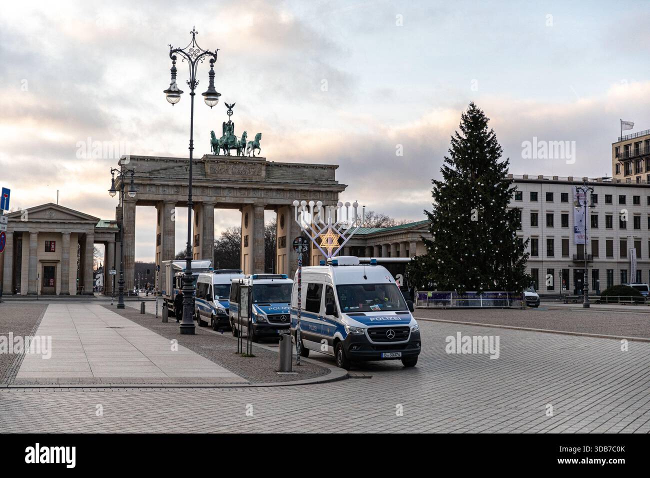 Berlin germany december 2025 cityscape hi-res stock photography and ...