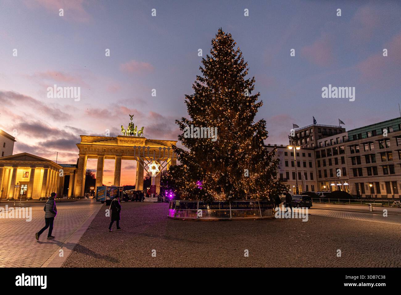 Berlin germany december 2025 cityscape hi-res stock photography and ...