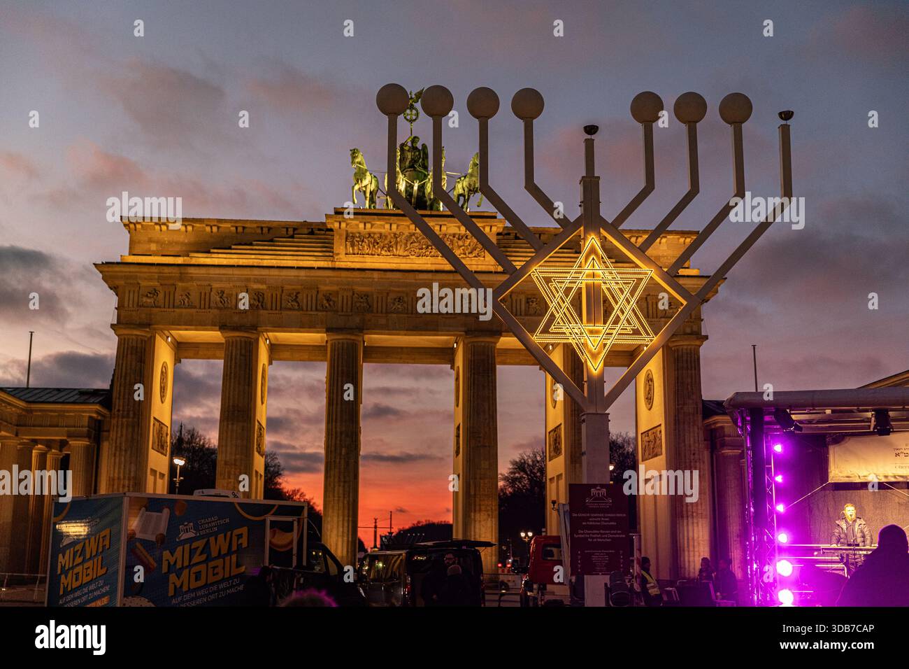 Berlin germany december 2025 cityscape hi-res stock photography and ...