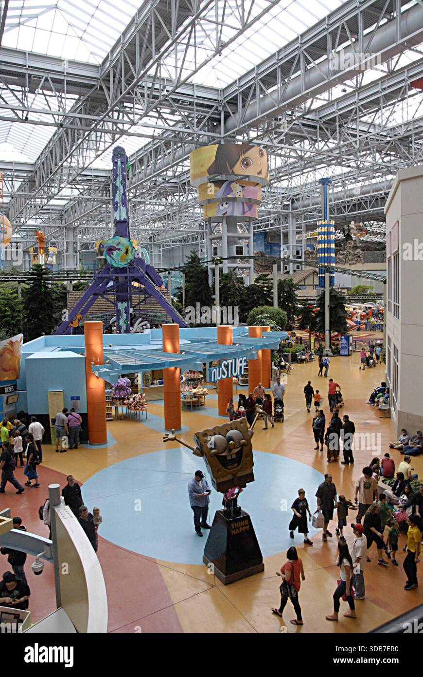 MINNEAPOLIS/MINNESOTA/USA daily life at Mall of America on flag day 14 ...