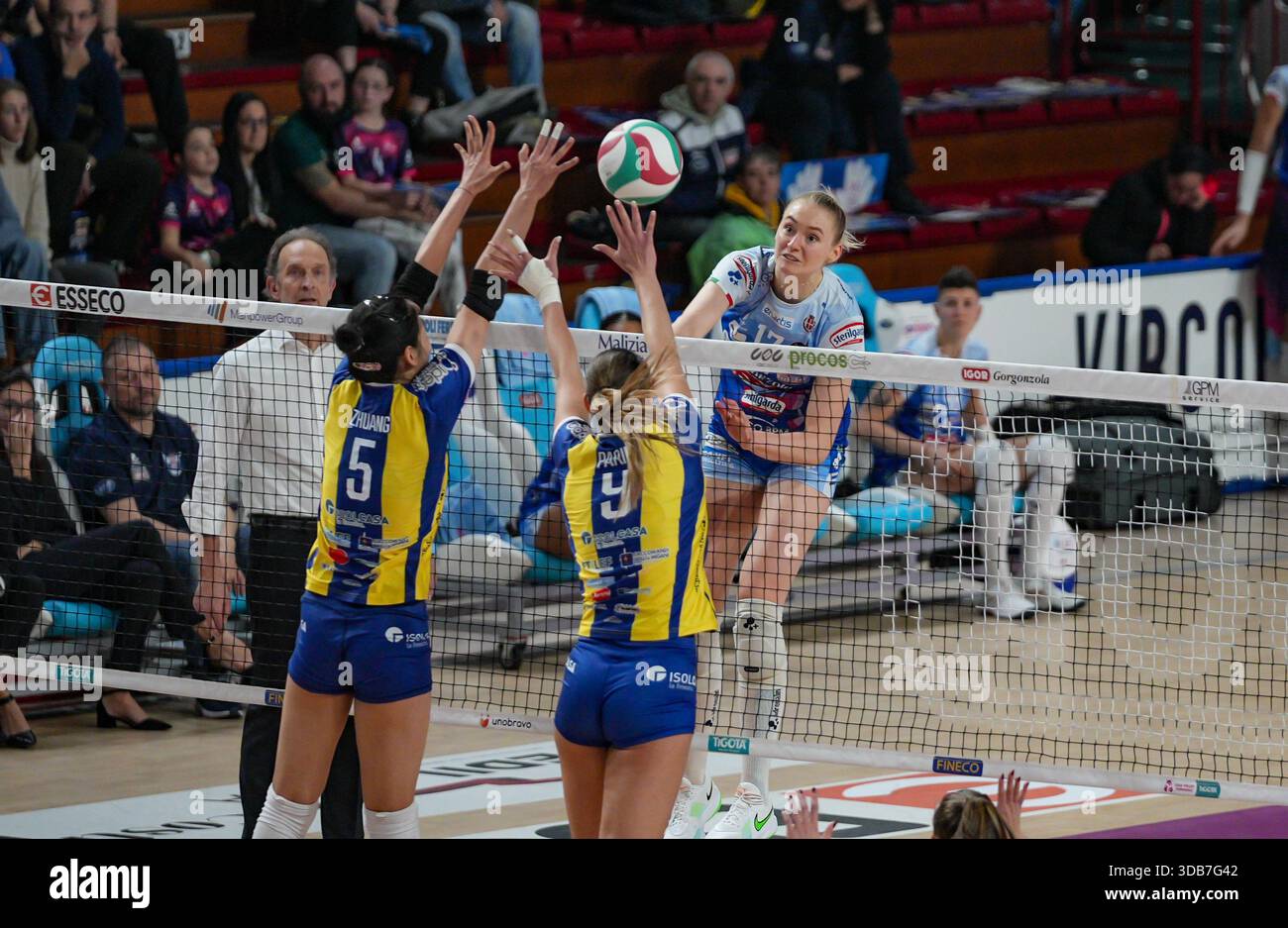 Tatiana Tolok (Igor Gorgonzola Novara) and 1st Coach Lorenzo Bernardi ...