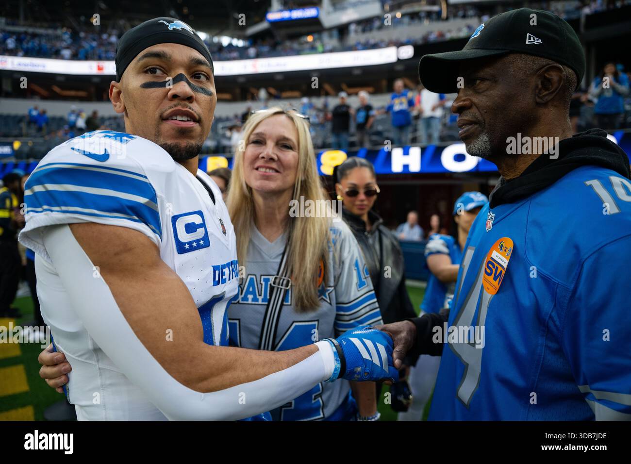14 December 2025, USA, Inglewood: American football: NFL professional ...