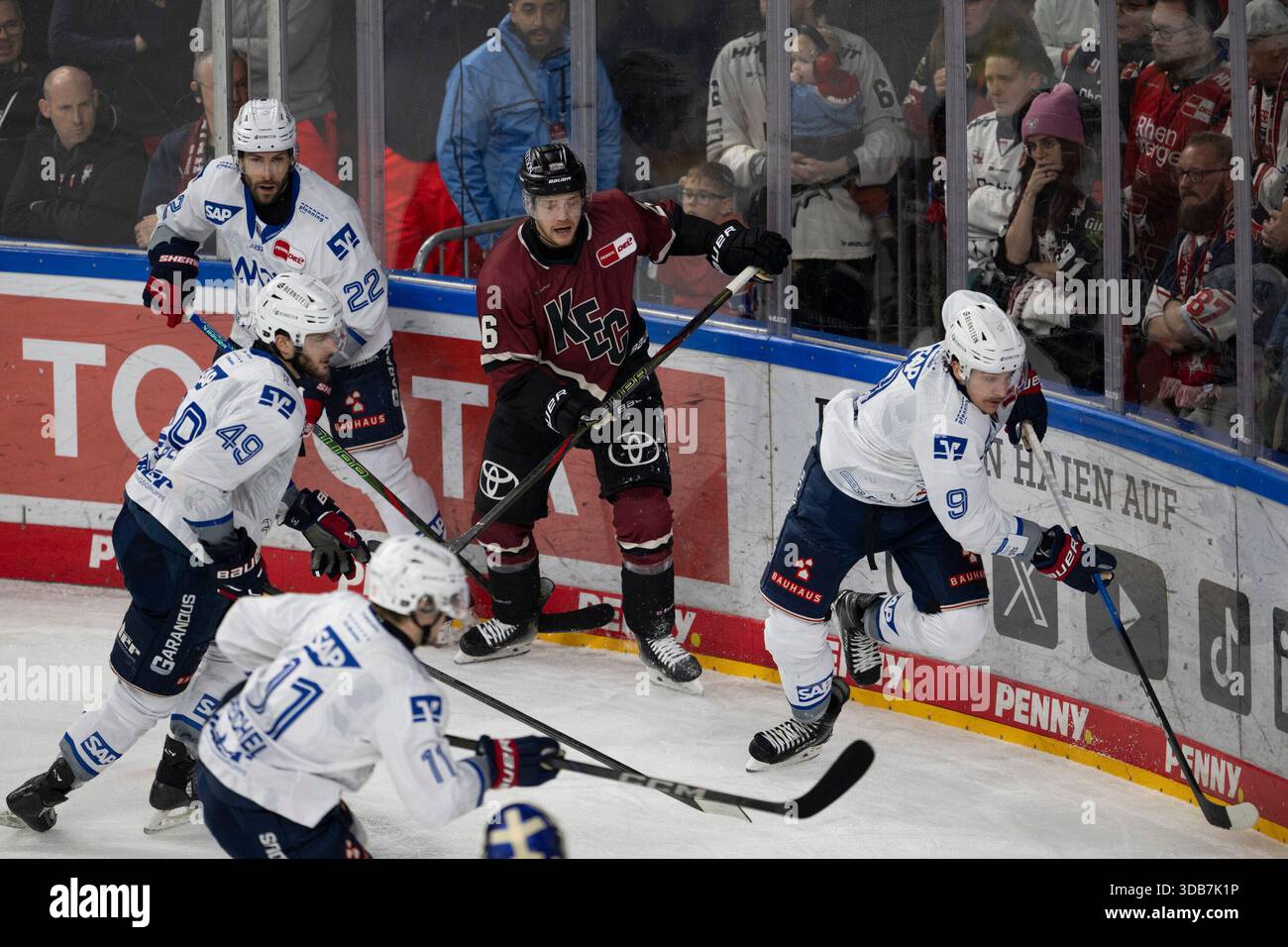 Matthias Plachta (Adler Mannheim, Forward, #22); Dominik Uher (Cologne ...