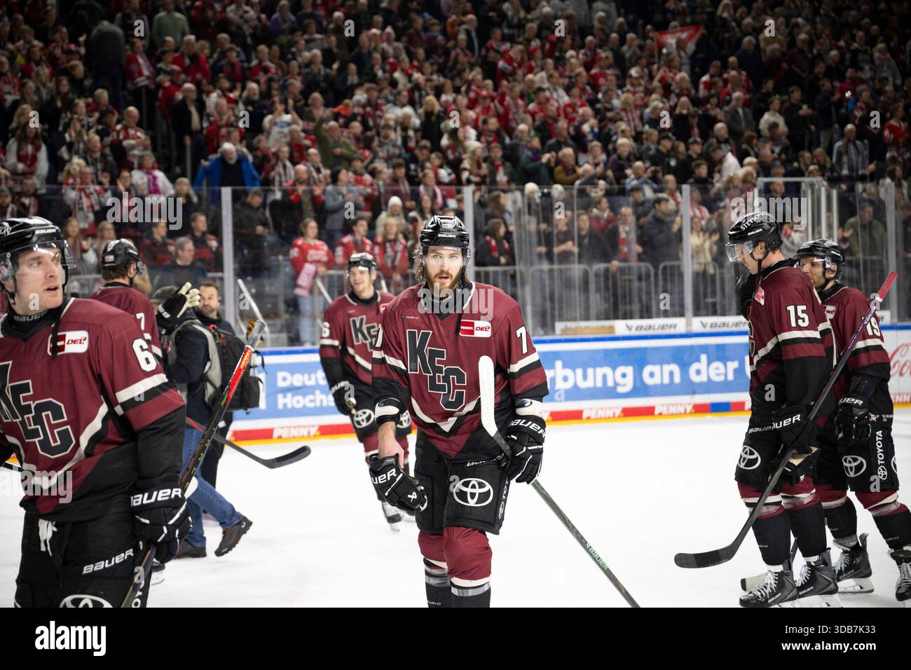 Ryan Macinnis (Cologne Sharks, forward, #77); Louis- Marc Aubry ...