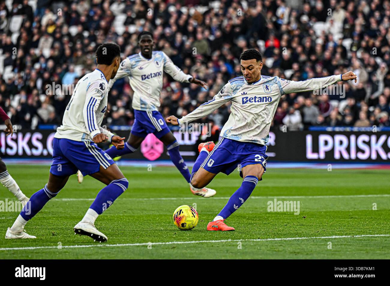 Morgan Rogers of Aston villa shoots leading to his first goal during ...