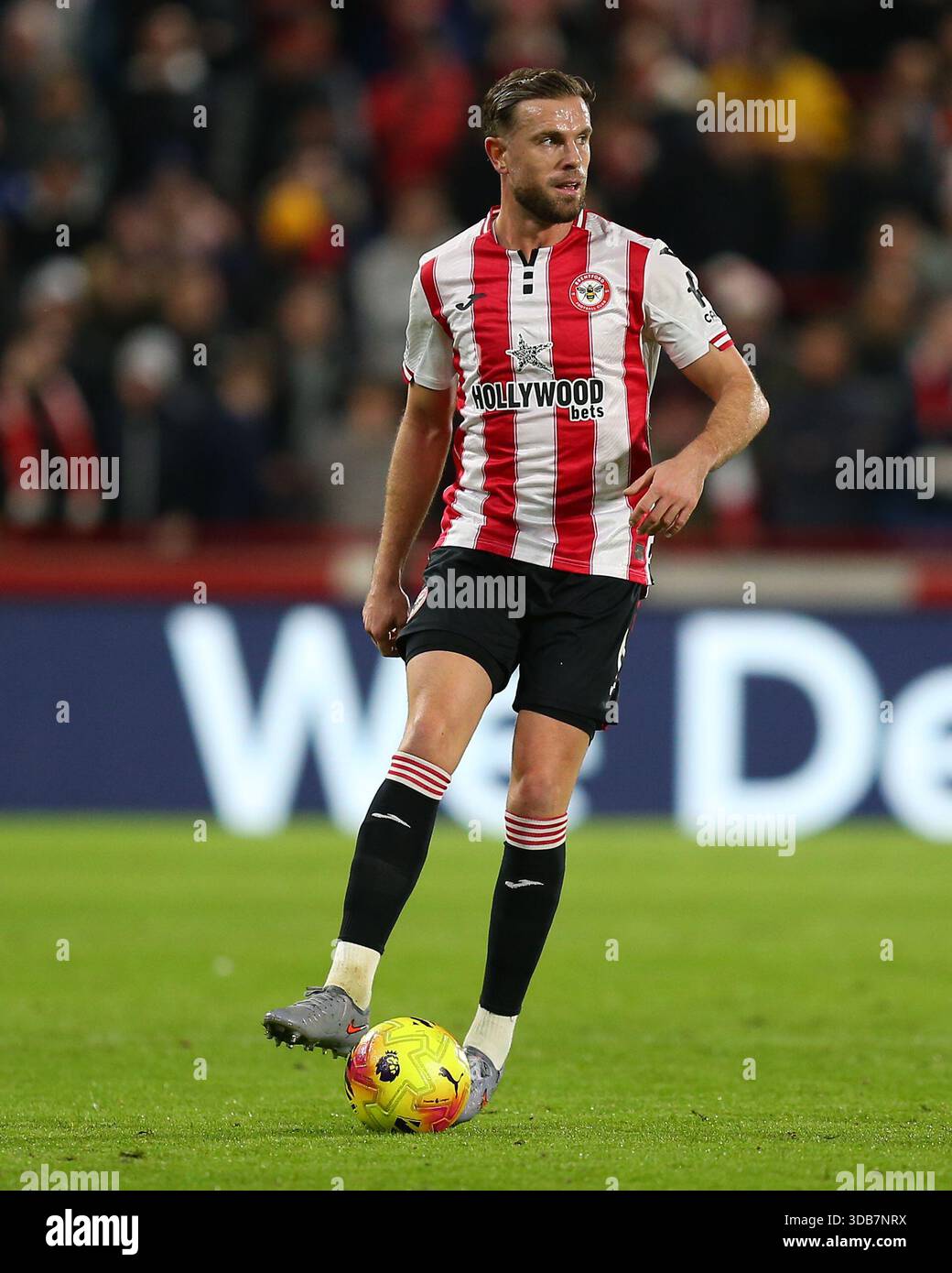 London, England, December 14 2025: Jordan Henderson (6 Brentford ...
