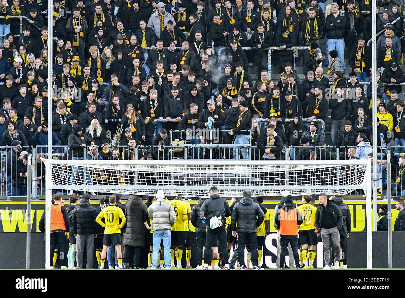The team of Alemannia Aachen presents itself to the Aachen fans ...