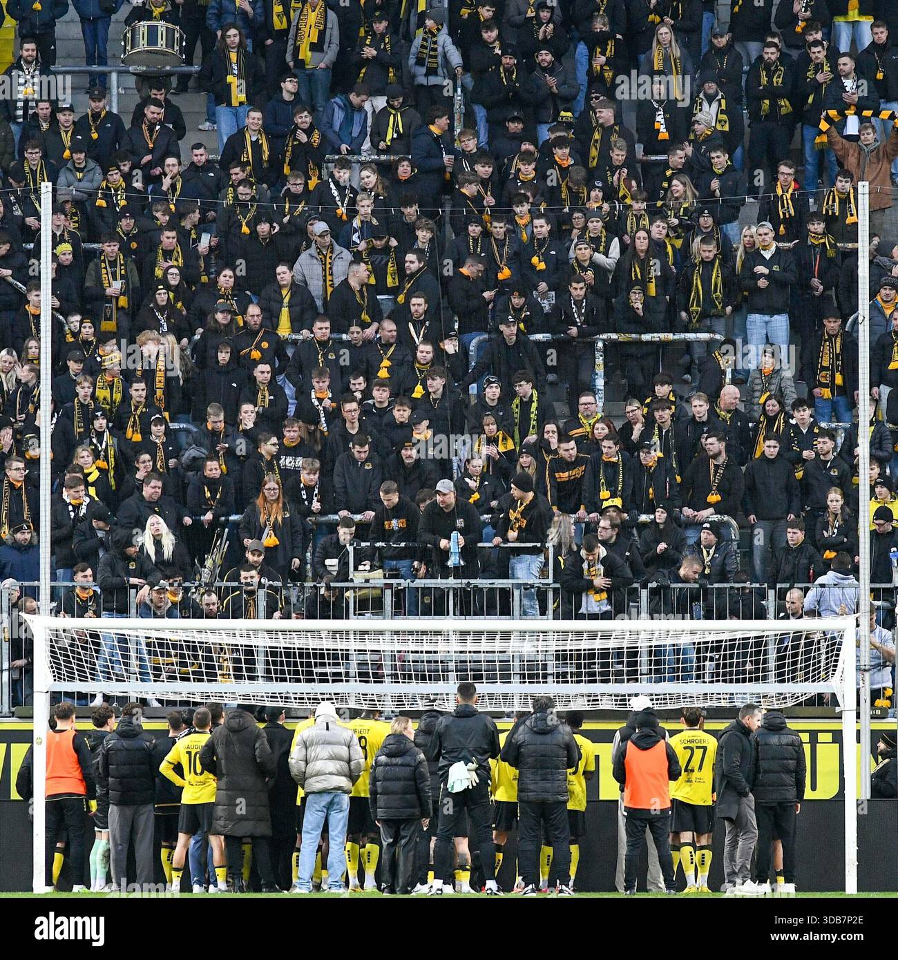 The team of Alemannia Aachen presents itself to the Aachen fans ...