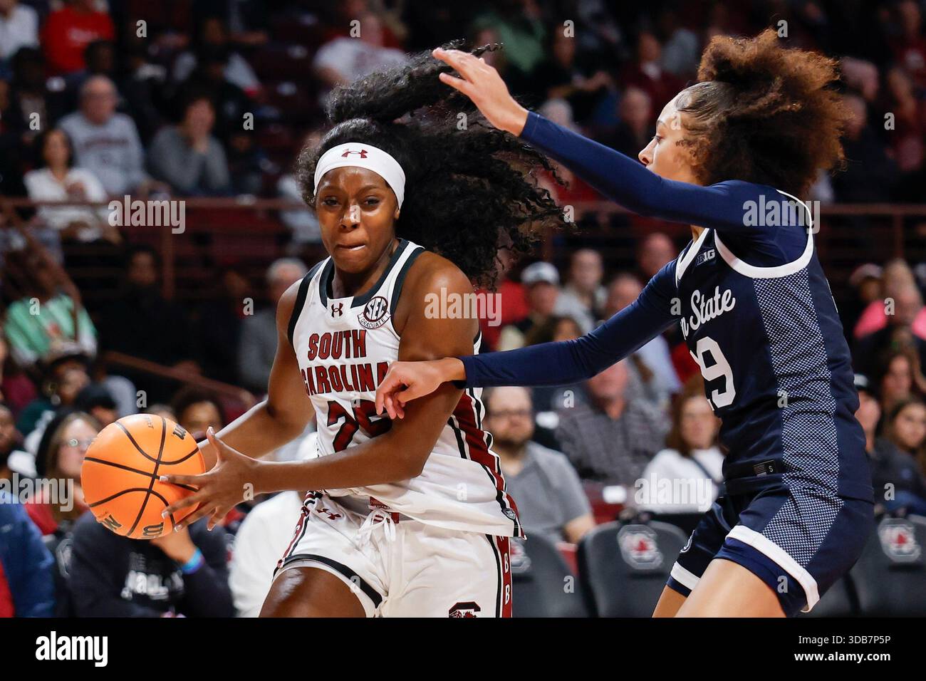 South Carolina guard Raven Johnson, left, drives to the basket against ...