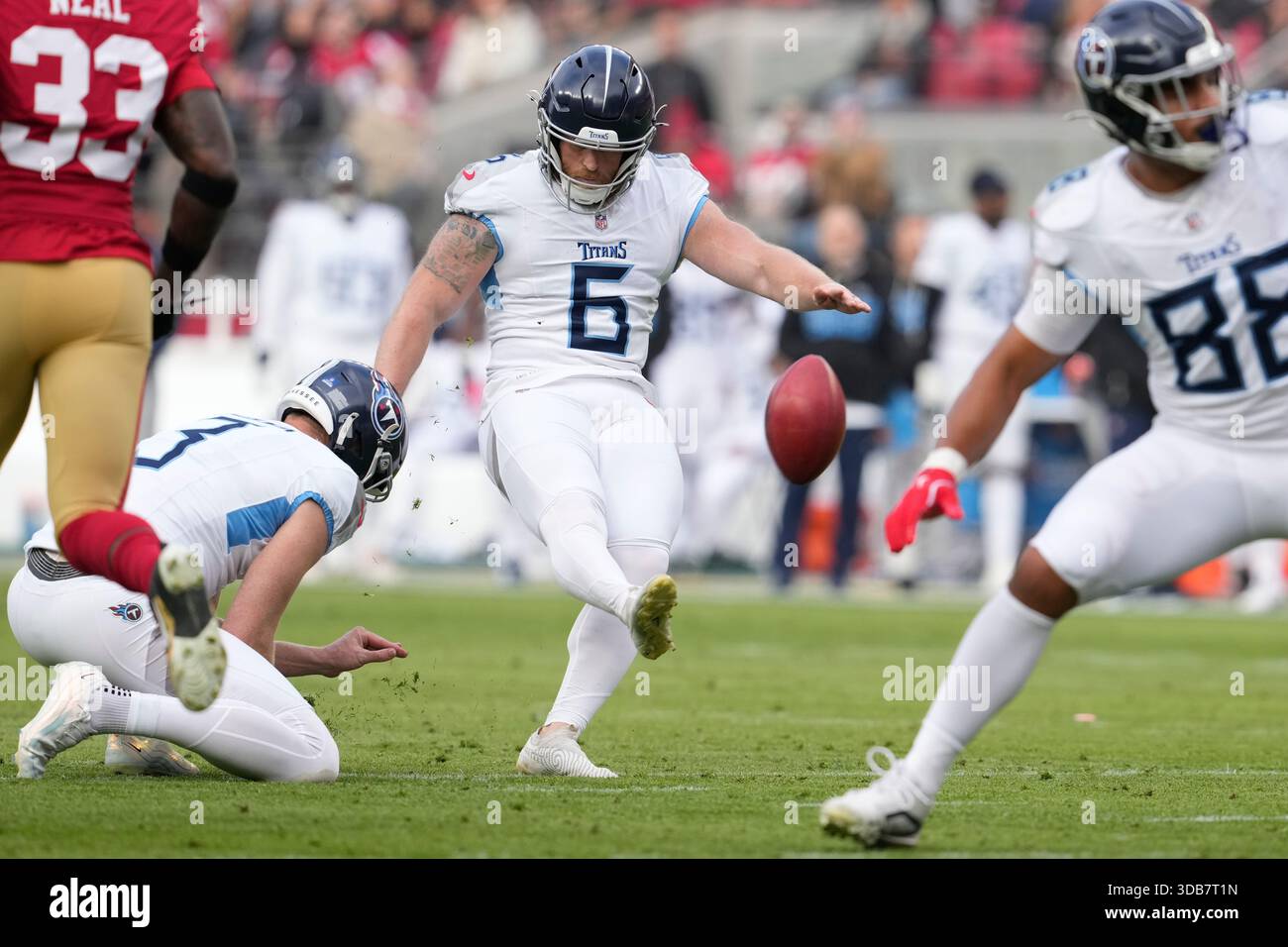 Tennessee Titans place kicker Joey Slye (6) kicks a field goal during ...