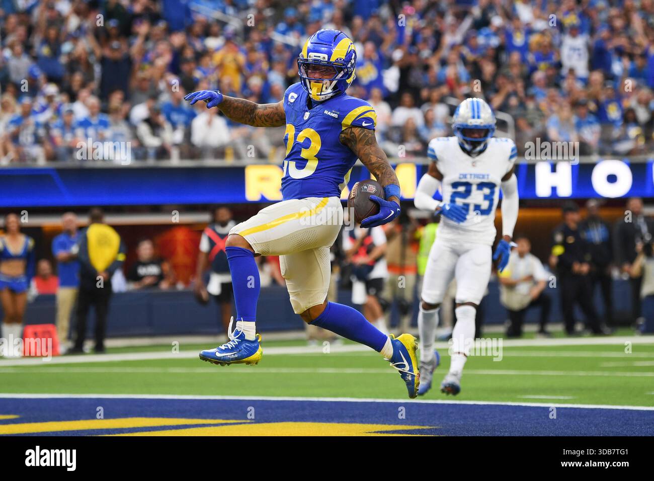 Los Angeles Rams running back Kyren Williams (23) scores a rushing ...