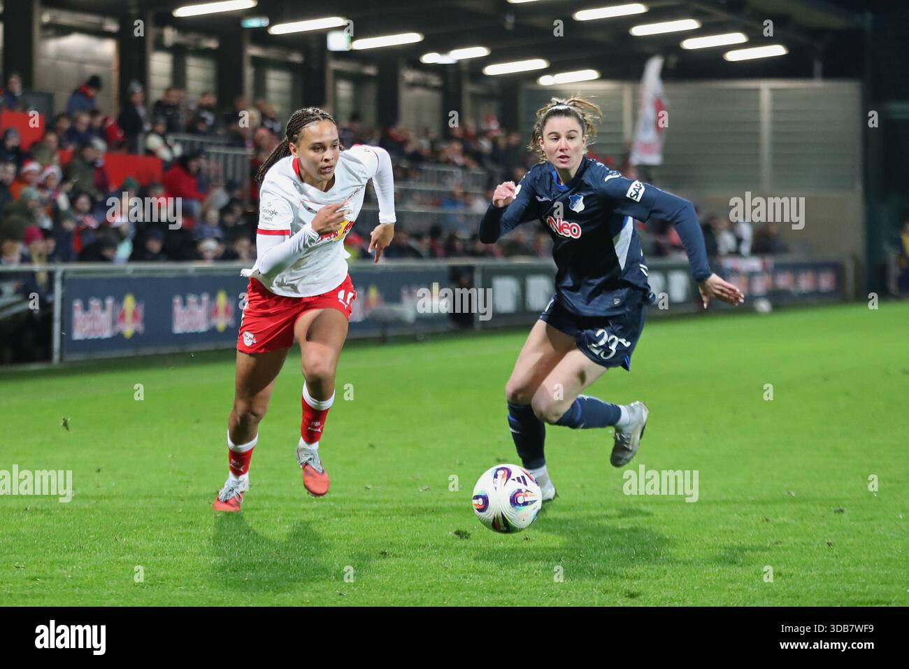 Lisa Baum (11, RB Leipzig) against Chiara Hahn (23, Hoffenheim ...