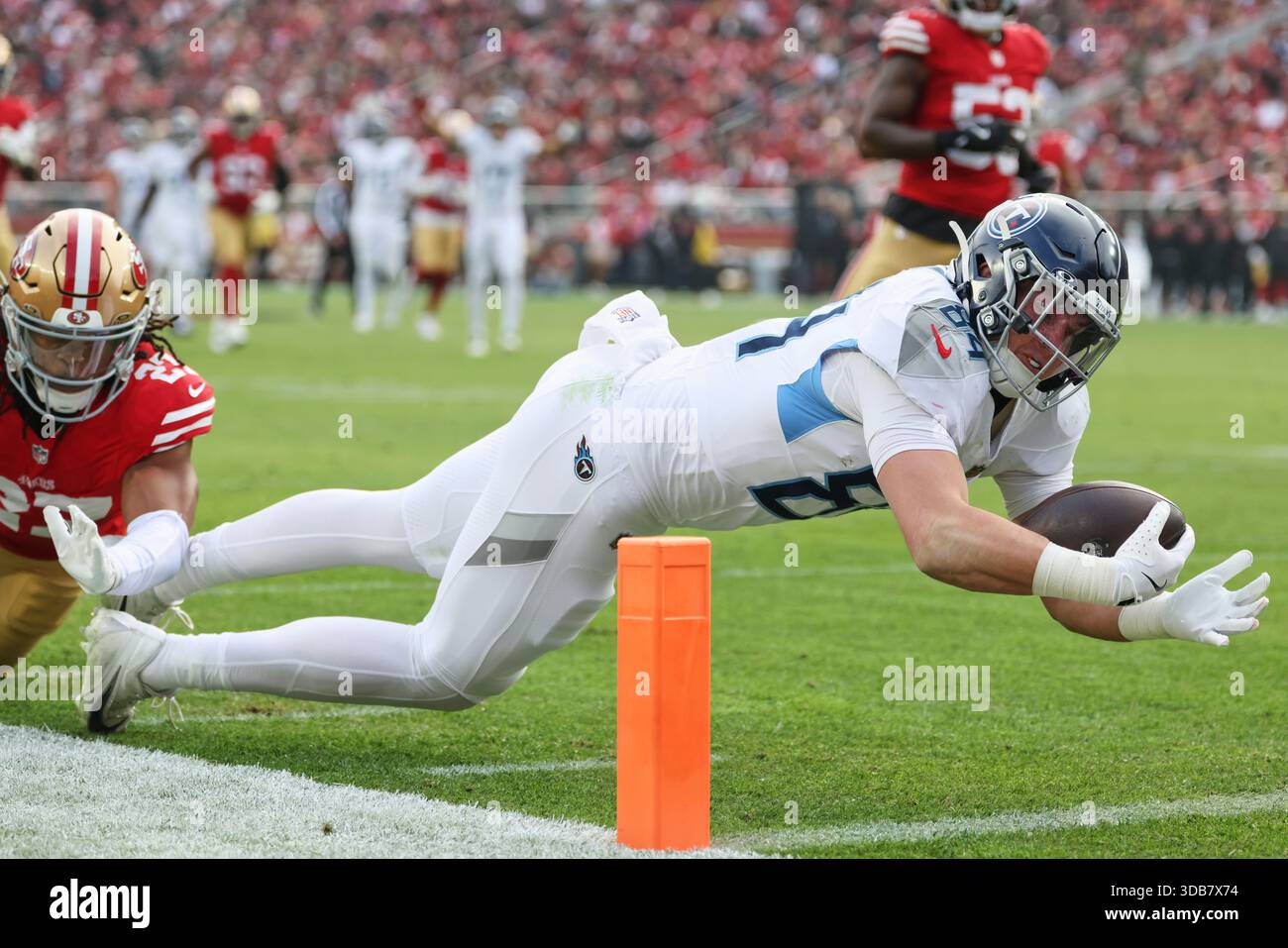 Tennessee Titans tight end Gunnar Helm (84) dives for a touchdown past ...