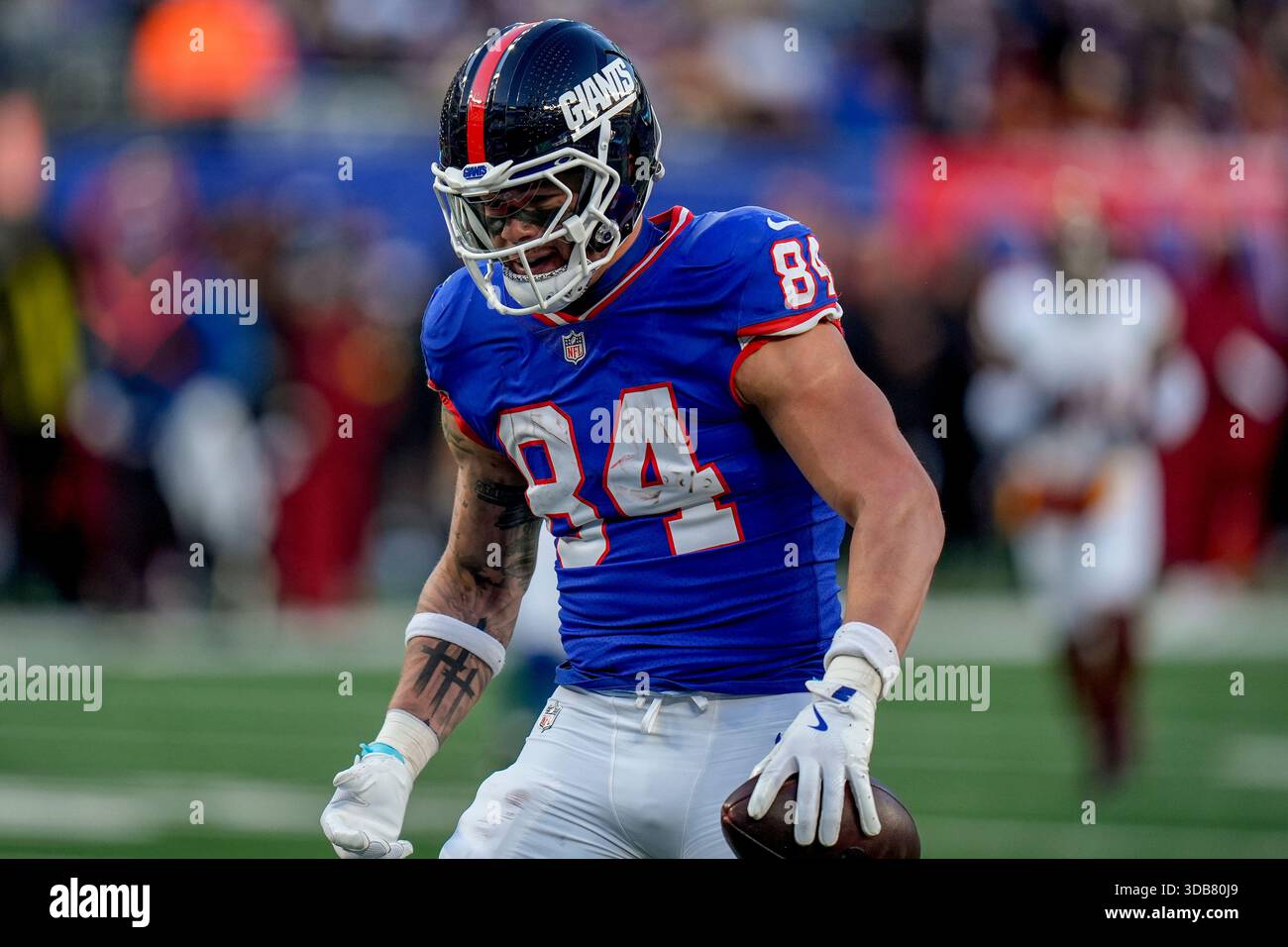New York Giants tight end Theo Johnson (84) during the second half of ...
