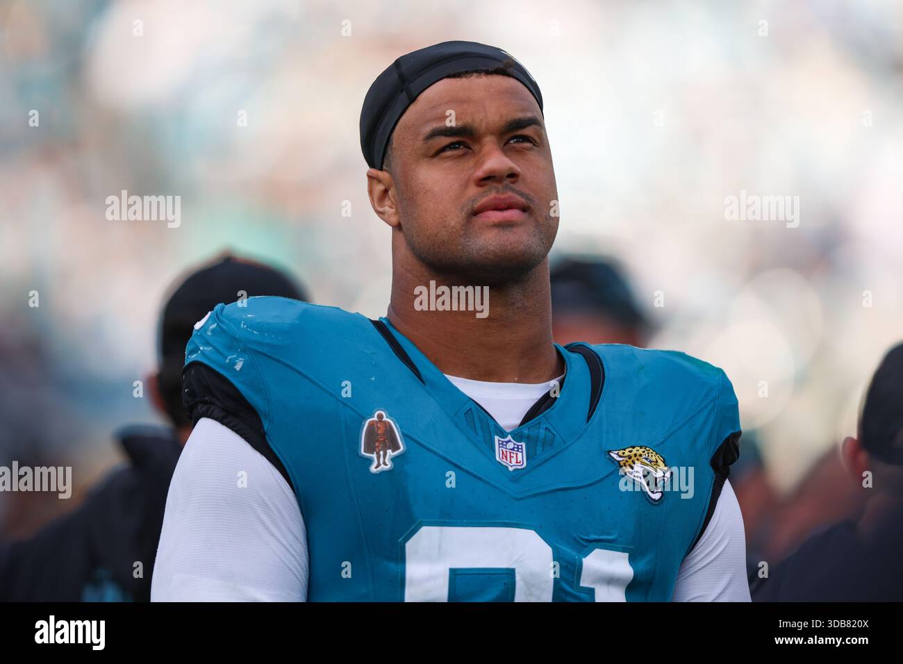 Jacksonville Jaguars defensive tackle Arik Armstead (91) walks the ...