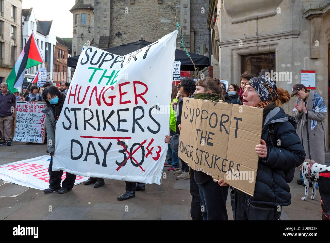 Oxford City Centre, 14th December 2025. Oxford Supports the Hunger ...